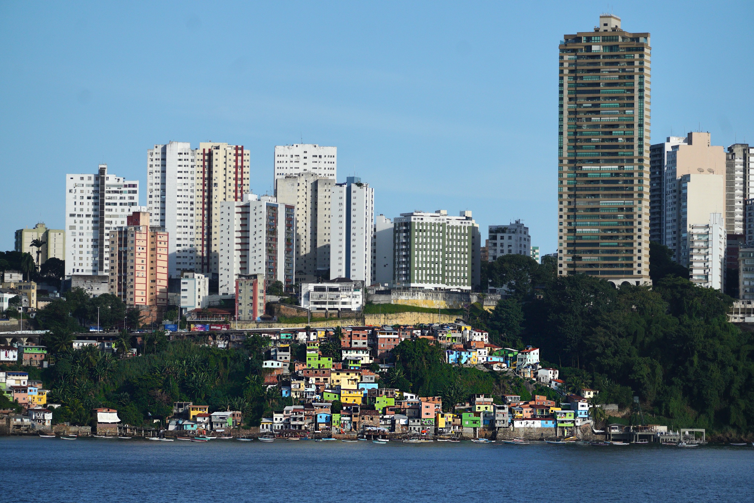 High rise and favela – Partout with Louis & Doris